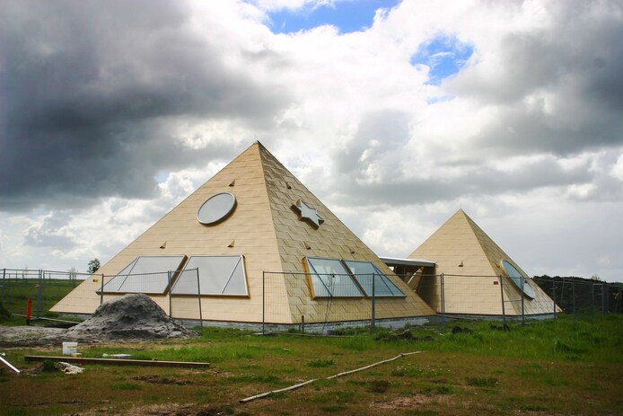 Robert heeft zijn eigen piramide in Almere: ‘Wil hier minstens 130 ...