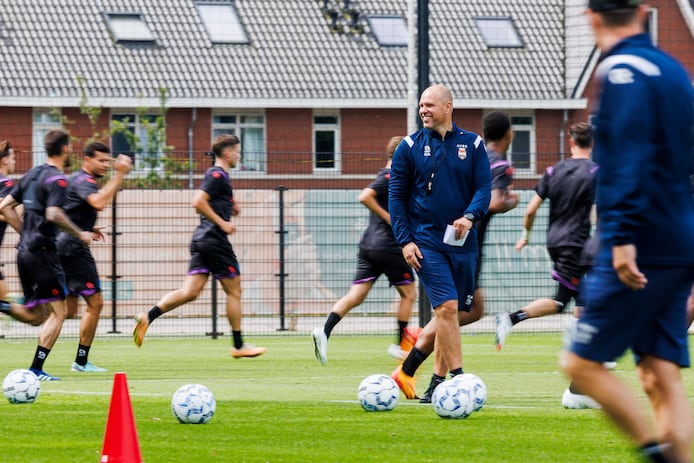 Aelbrecht voor één keer trainer van Willem II, nota bene tegen zijn ...