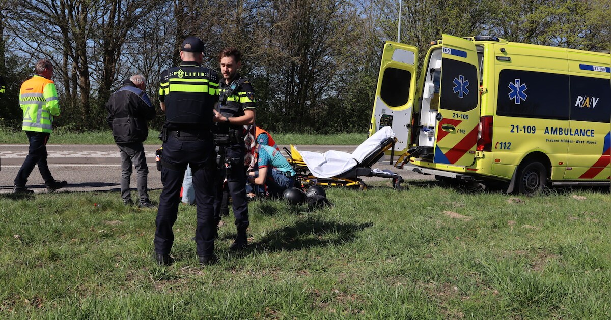 Motorrijder gaat onderuit met motor op N267 en wordt afgevoerd naar ziekenhuis | 112 nieuws ...