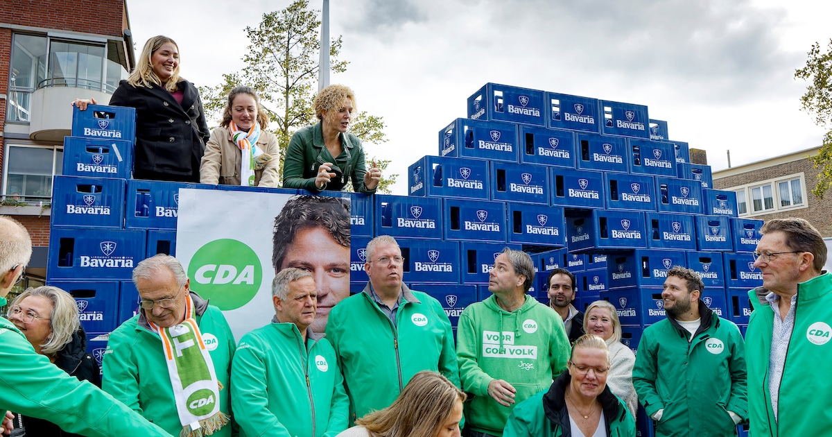 Zevenhonderd bierkratjes vormen een symbolisch huis in Schijndel ...