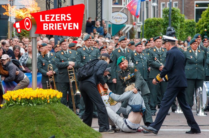 Marco Kroon sleept demonstrant eigenhandig weg: ‘Hulde voor zijn ...