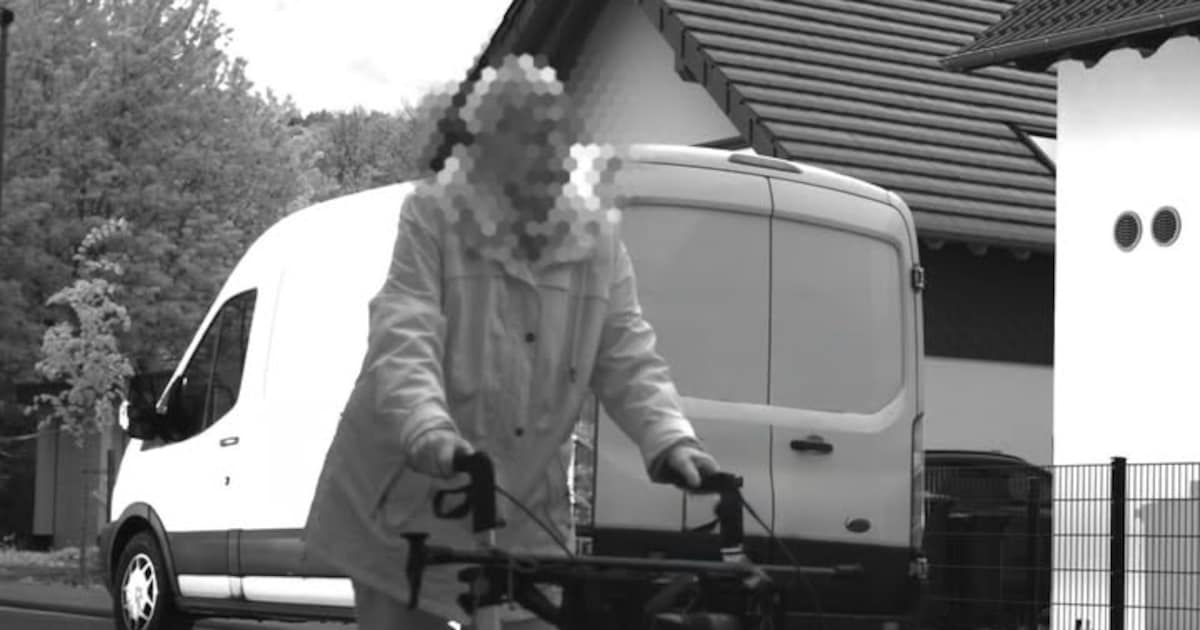 Flitscamera betrapt ‘snelheidsduivel’ in 30‑zone: vrouw met rollator ...