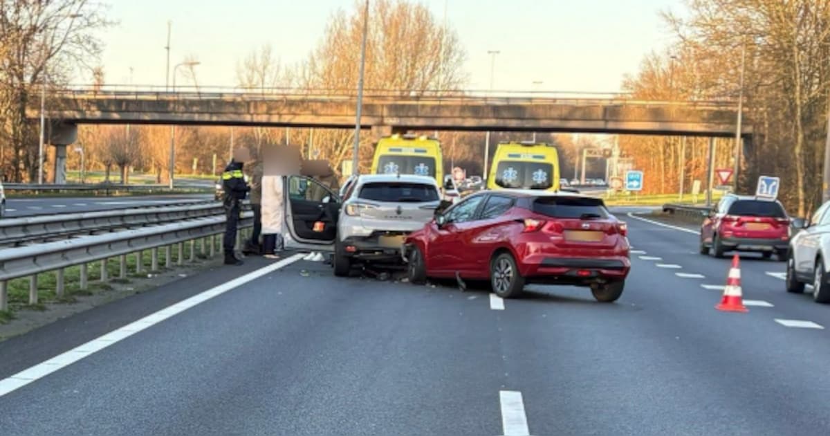 Meerdere auto’s getakeld na botsing op de A27 bij Werkendam | Regio | BD.nl