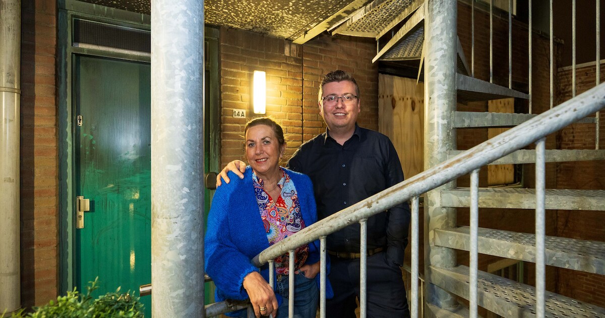 Als Marianne de deur van buurman Sjef (95) eindelijk open krijgt, staat ...