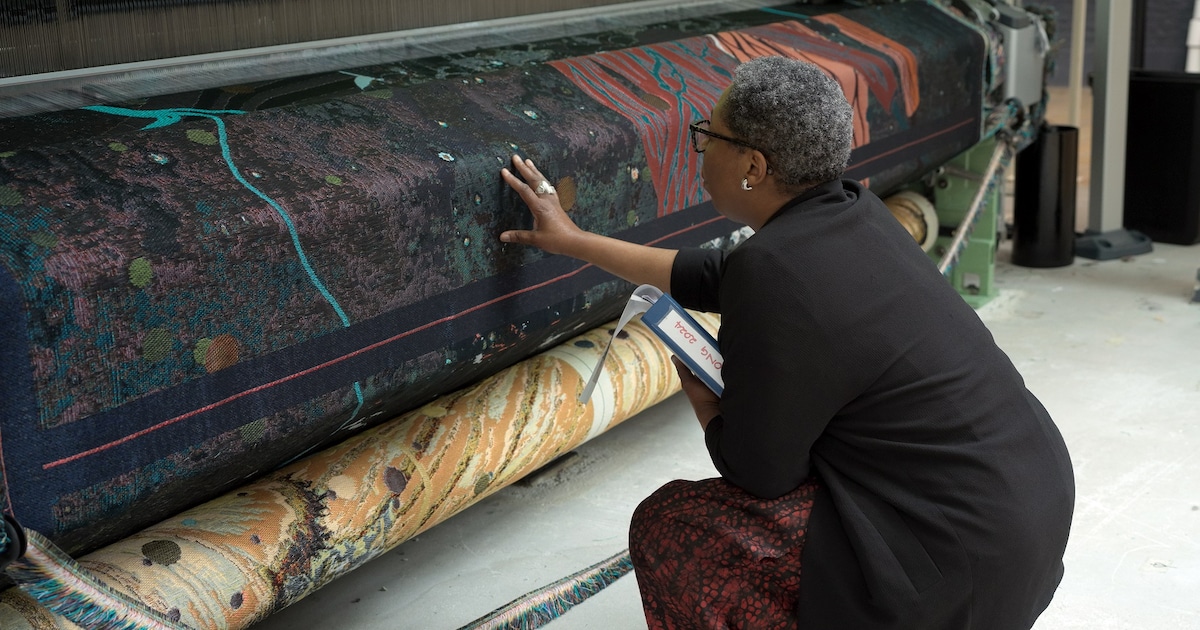 Bijzondere eer voor TextielMuseum: Tilburgs huzarenstukje siert atrium ...