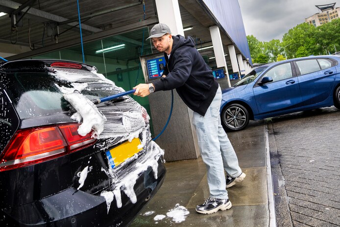 Wasstraat draait overuren door pollen, Saharazand en droogte: ‘Laklaag ...
