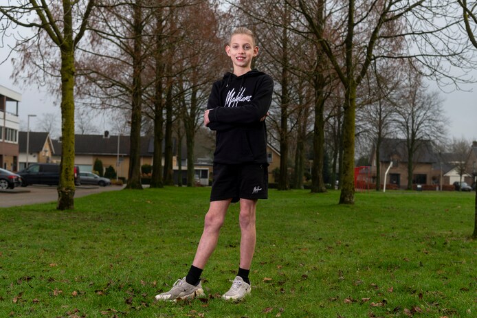 Jinte draagt een korte broek voor haar broertje Jop: ‘Ik wil dat hij ...