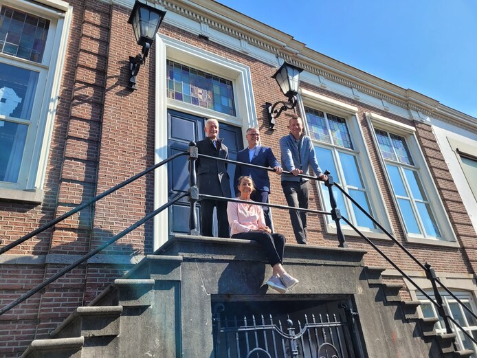 Sleutel van oud raadhuis Gestel in handen familie Taks: ‘Een droom die ...