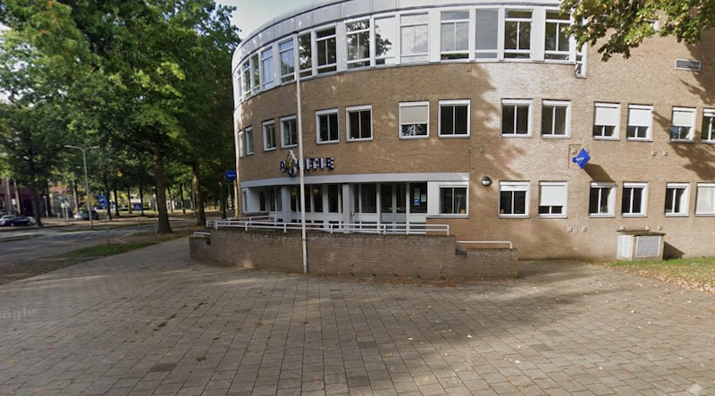 Agenten niet vervolgd voor dood van man (38) op politiebureau in Oss ...