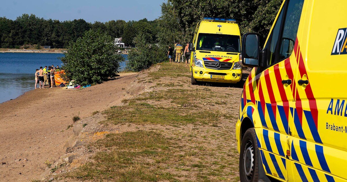 Man die uit Geffense Plas in Oss werd gehaald is overleden: ‘Hij lag ...
