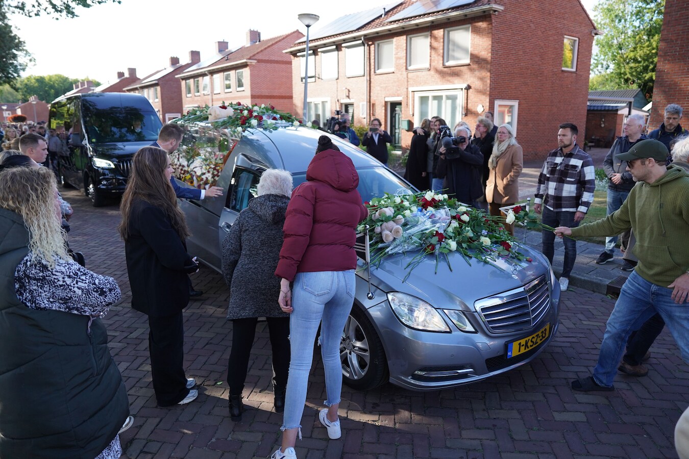 ‘Gentleman’ Jeffrey (10) was lieve broer voor ‘divaatje’ Emma (8 ...