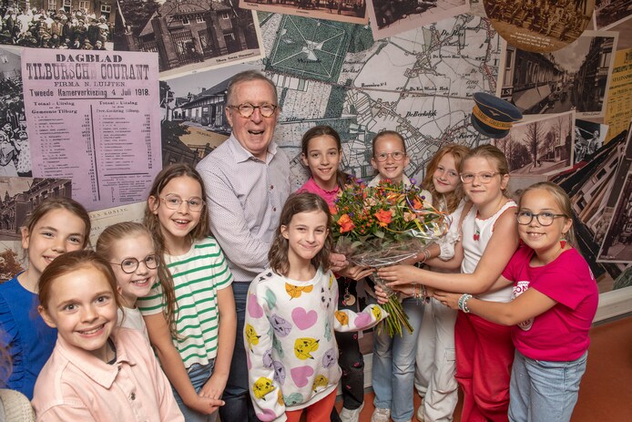 Meneer Ad (76) neemt na 40 jaar afscheid van Tilburgse basisschool: ‘Ik ...