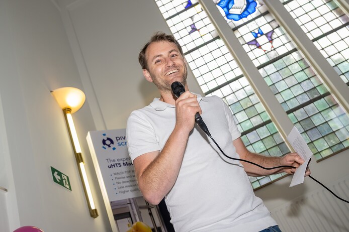 Osse stadsdichter Michel Nierop naar het Groots Gouds Stadsdichters ...