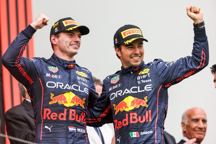 Sergio Pérez gaat concurrentie aan met Max Verstappen: ‘Ik kan meestrijden om de titel ...
