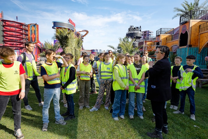 ‘In deze tent van Paaspop draait mijn oom, dj Deftige Dirk’; leerlingen ...