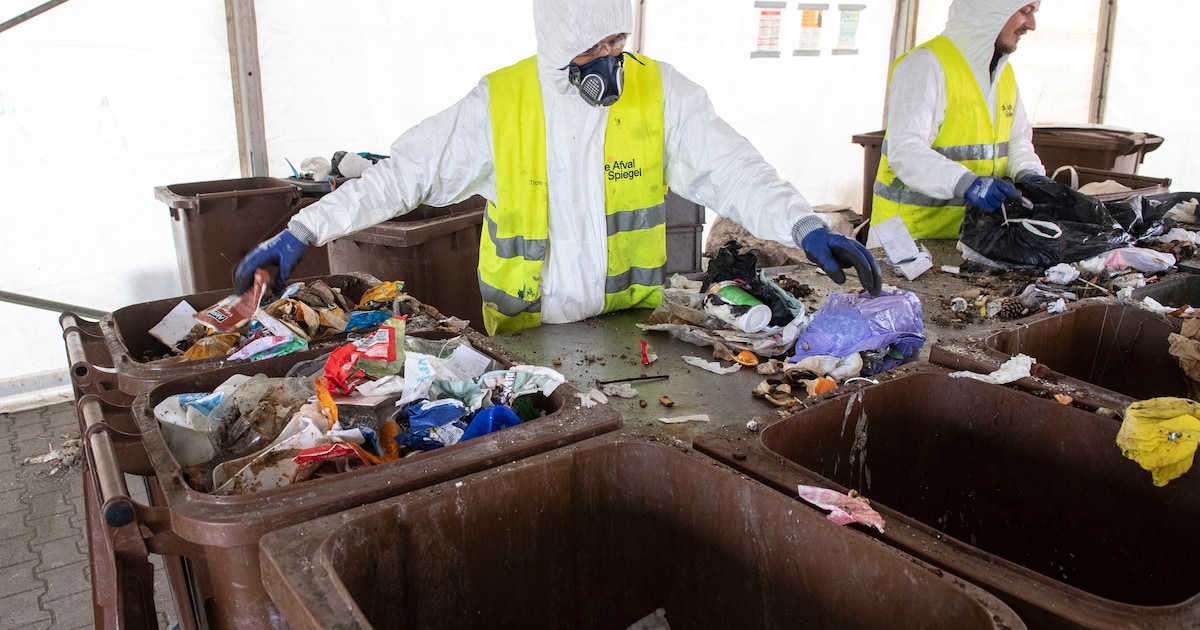 Bart (33) neust de hele dag tussen poepluiers en maden, zelfs een ...