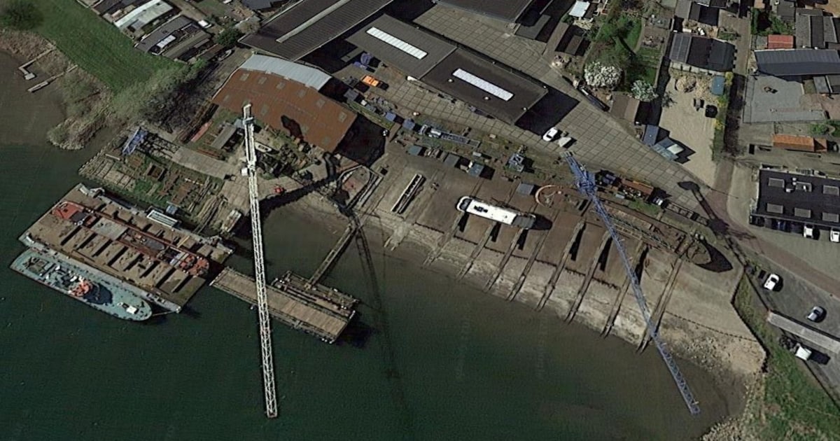 Gaat een ansichtkaart uit de oude doos de omstreden afmeerplaats Den Bol redden van werf Sepers ...