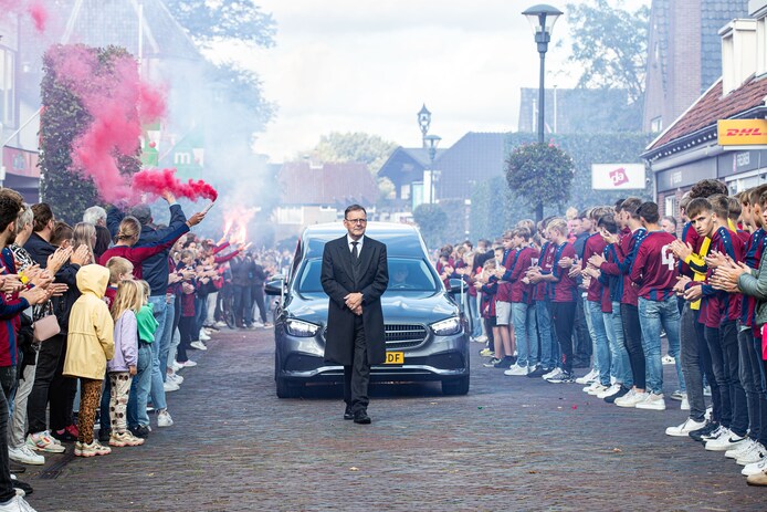 Het hele dorp huilt om overleden AH-gezicht Rob (37): ‘We zijn samen ...