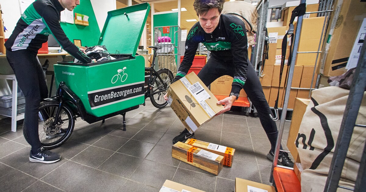 Fietsende pakketbezorgers nu ook in Oss op de pedalen | Oss e.o. | BD.nl