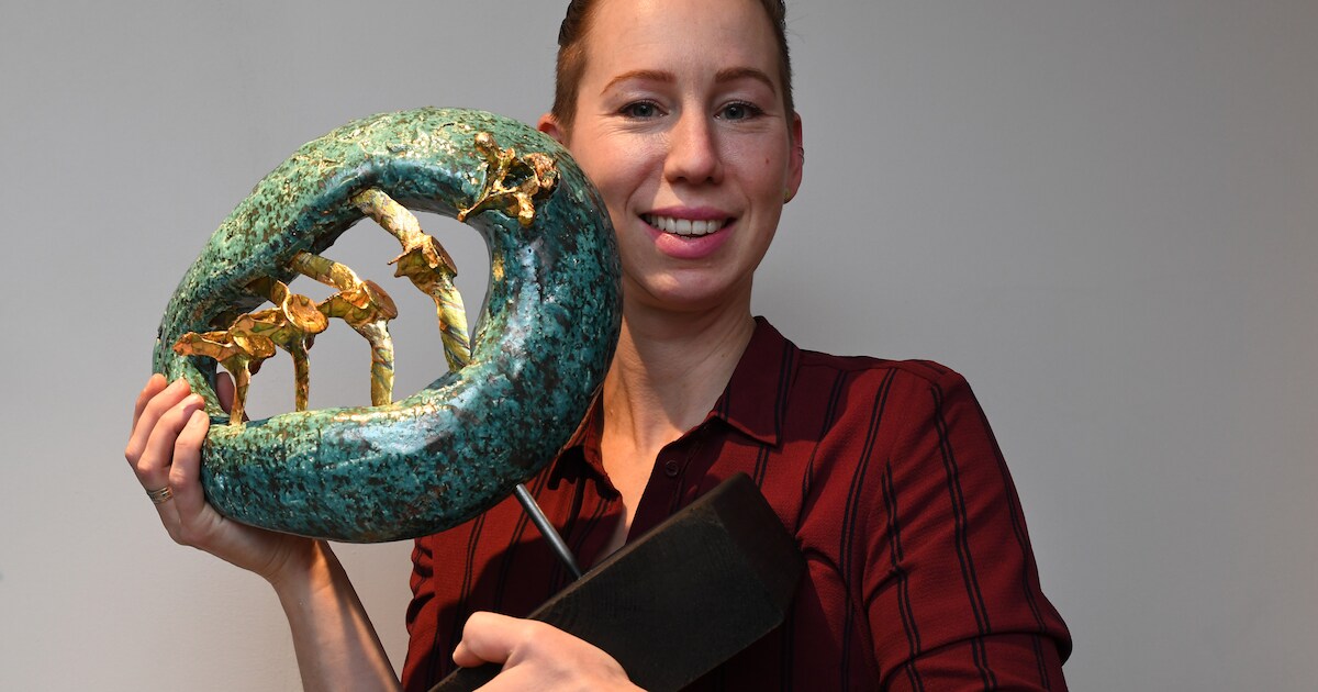 Een hand, een nekwervel. Janneke maakt keramiek met menselijke botjes ...