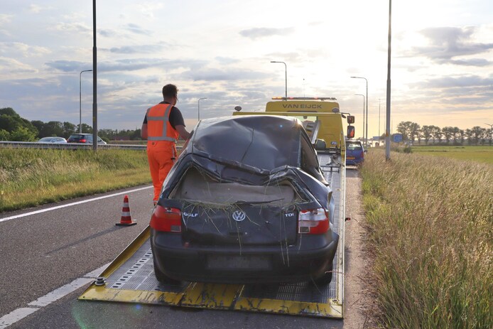 Automobilist verliest macht over het stuur: auto belandt in sloot bij Drunen | Heusden | bd.nl