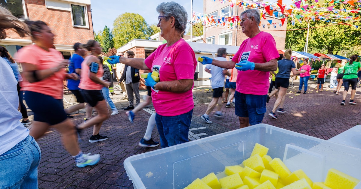 Al tien jaar bekertjes water aangeven bij de Ten Miles: ‘Het water ...