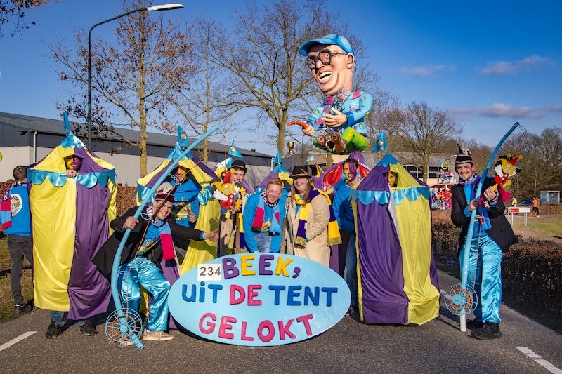Esbeek lokt ‘Beek uit de tent’ tijdens de optocht van de Haaikneuters ...