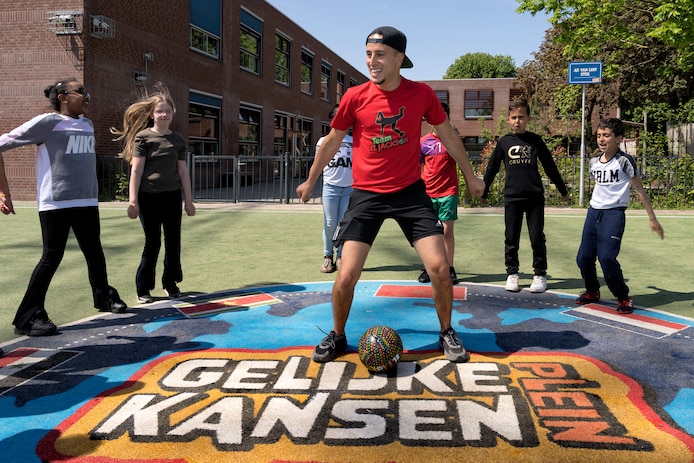 Baltovenaar Nasser El Jackson biedt Bossche jeugd houvast: ‘Ik wil een ...