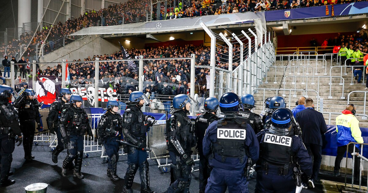 PSV krijgt boete en voorwaardelijke straf na ongeregeldheden in Lens | Eindhoven | bd.nl