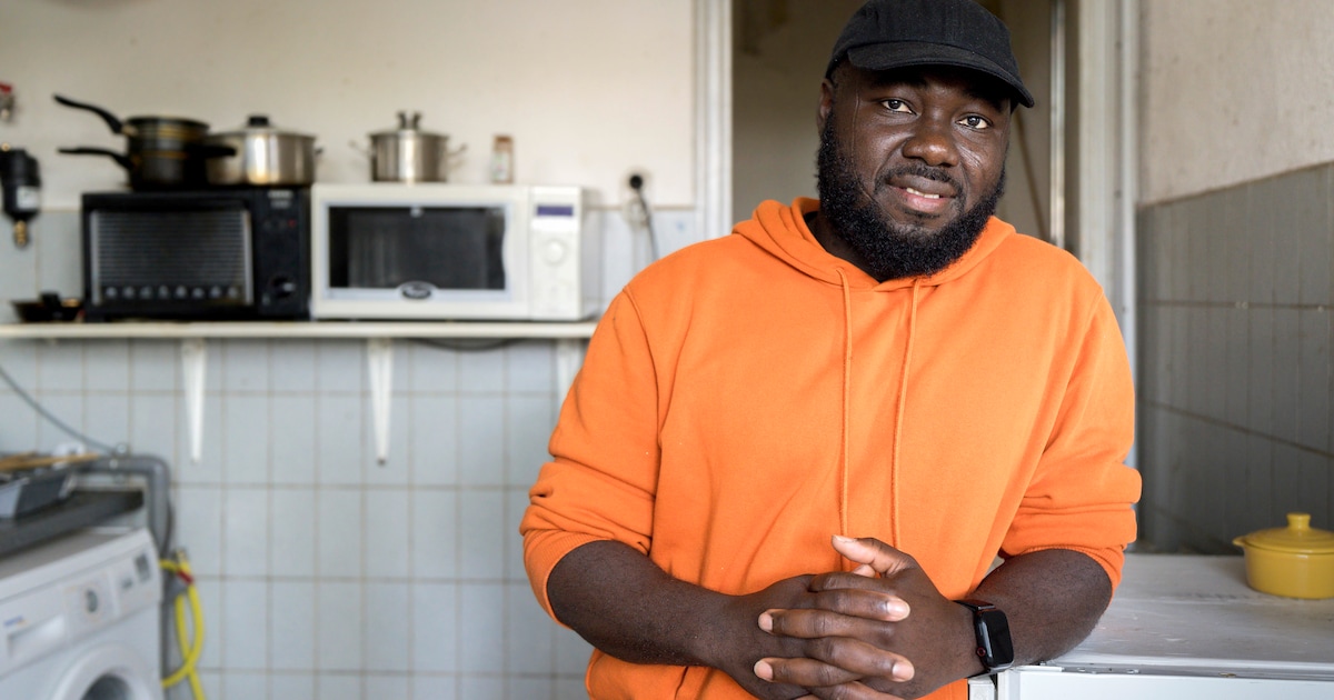 Sanoune Samou uit Benin slaapt al negen jaar op een matras in Bossche ...