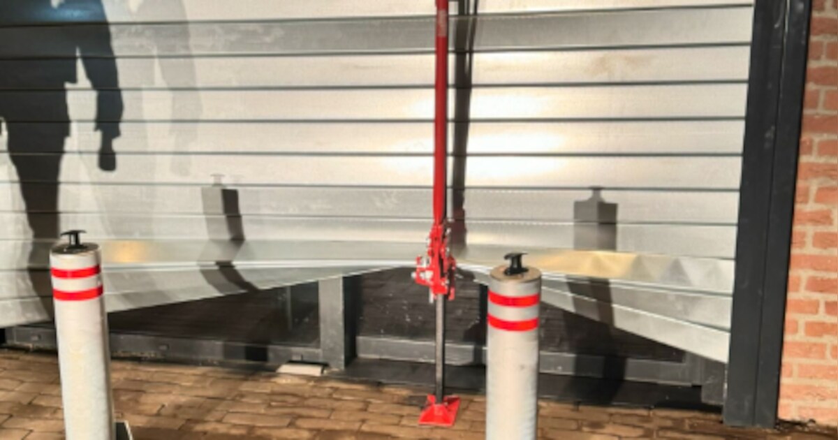 Inbrekers laten krik staan na poging inbraak bij juwelier in Oss: ‘We ...