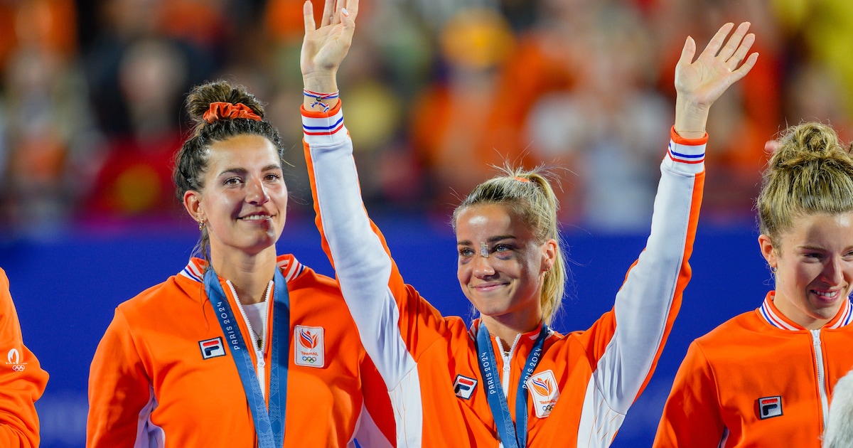 Joosje Burg krijgt huldiging bij Geel-Zwart in Veghel, de hockeyclub ...