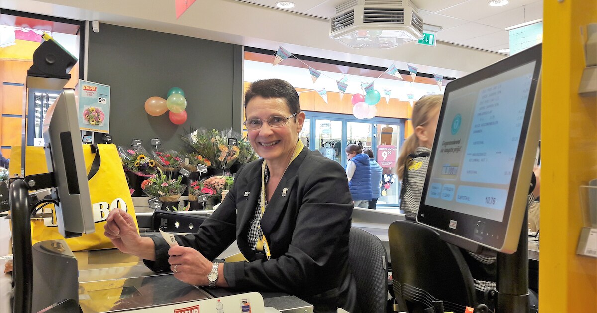 Ans Jacobs maakt lachend haar 51 dienstjaren vol bij Jumbo in ...