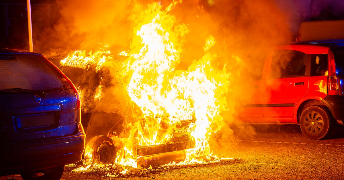 Twee auto’s zwaarbeschadigd door brand op bedrijventerrein in Oss | 112 ...
