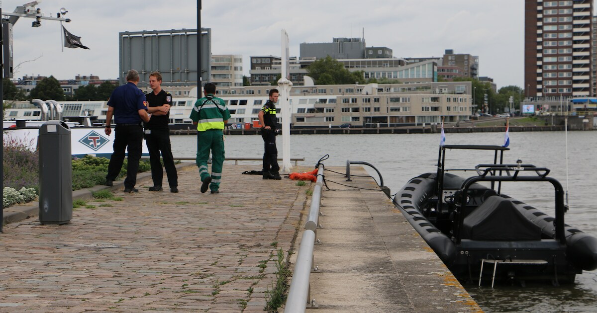 Dodelijke aanvaring op Nieuwe Maas in Rotterdam, schipper rubberboot is ...