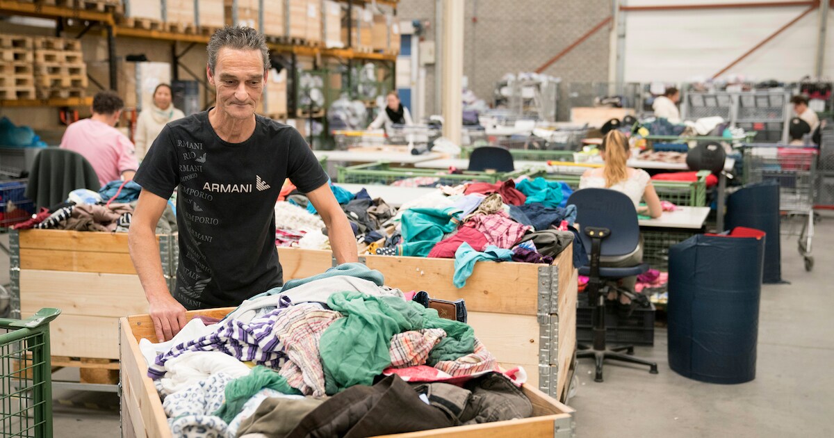 Niks liever dan 10.000 kilo kleding sorteren in Schijndel | Nieuws | BD.nl