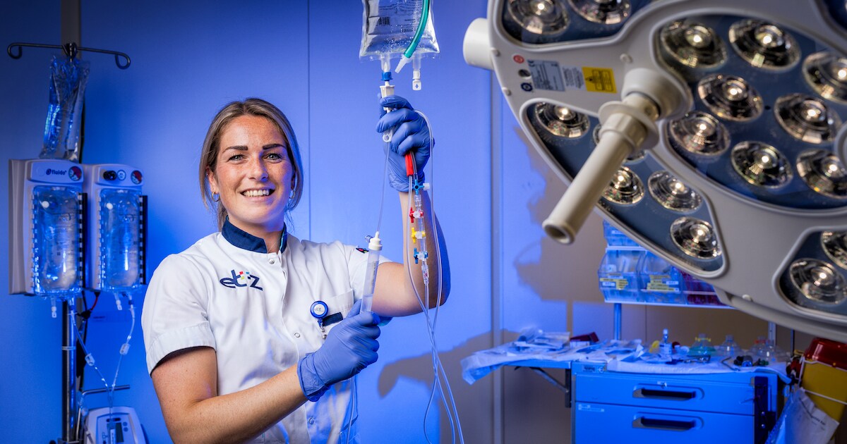 Verpleegkundige Manon (30) stond aan de traumatafel toen een patiënt plots de arts aanviel ...