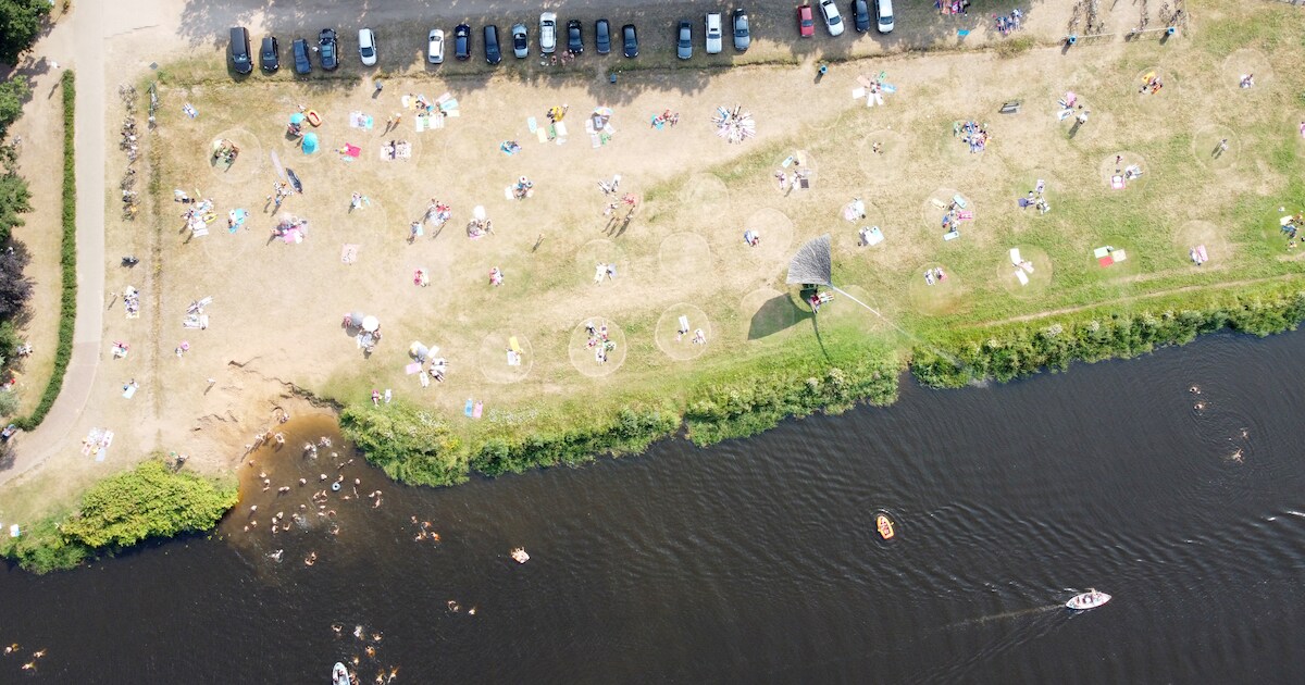 Harde muziek, drank en lallende jongeren pal voor de deur van Andries ...