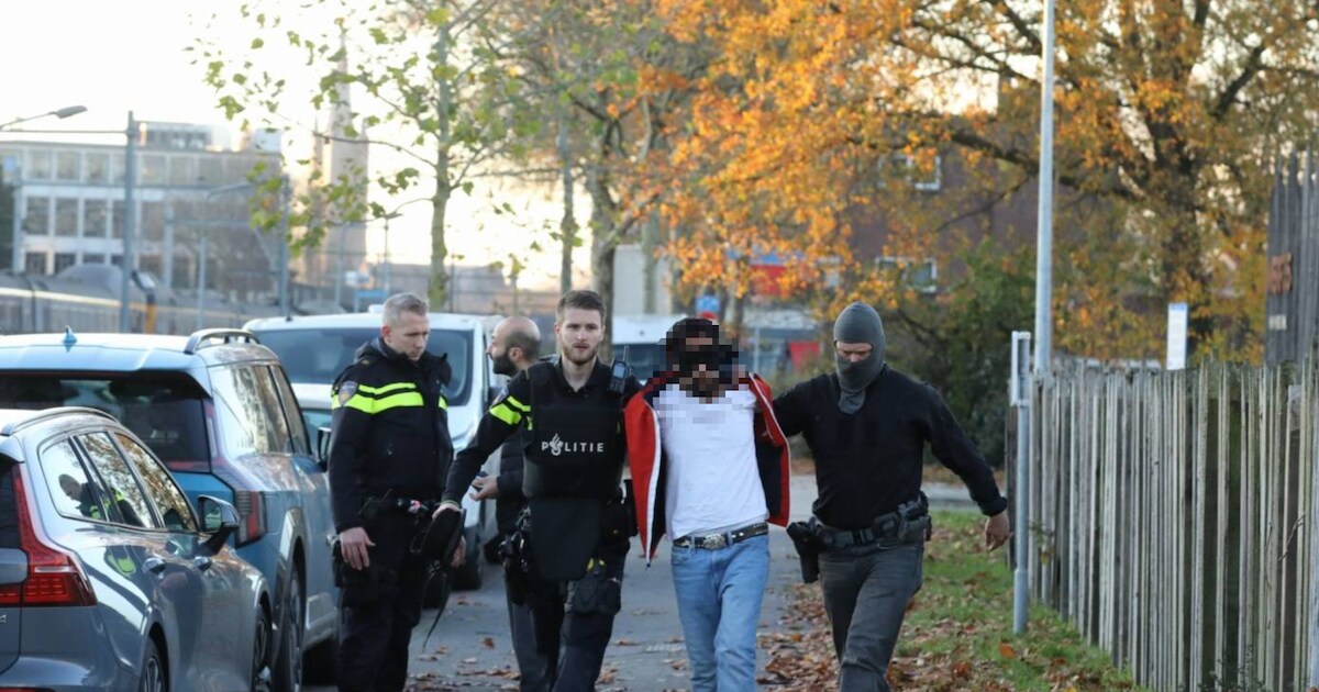 Een verdachte nog vast na bommelding in trein, twee mannen vrijgelaten ...