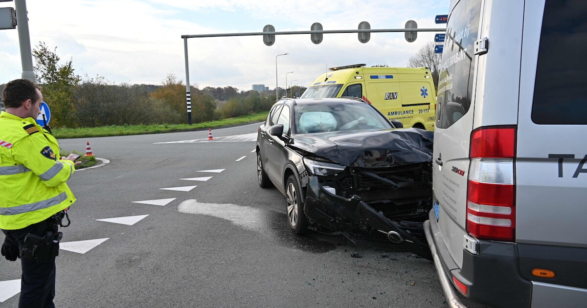 Weg weer open na ongeval met drie auto’s op de Franklin Rooseveltlaan in Breda | Breda | bd.nl