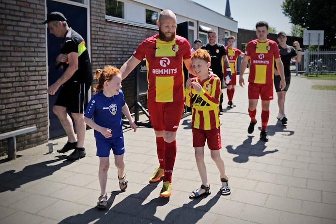 Berry (39) stopt na ruim 20 jaar en 550 wedstrijden, maar een afscheid ...
