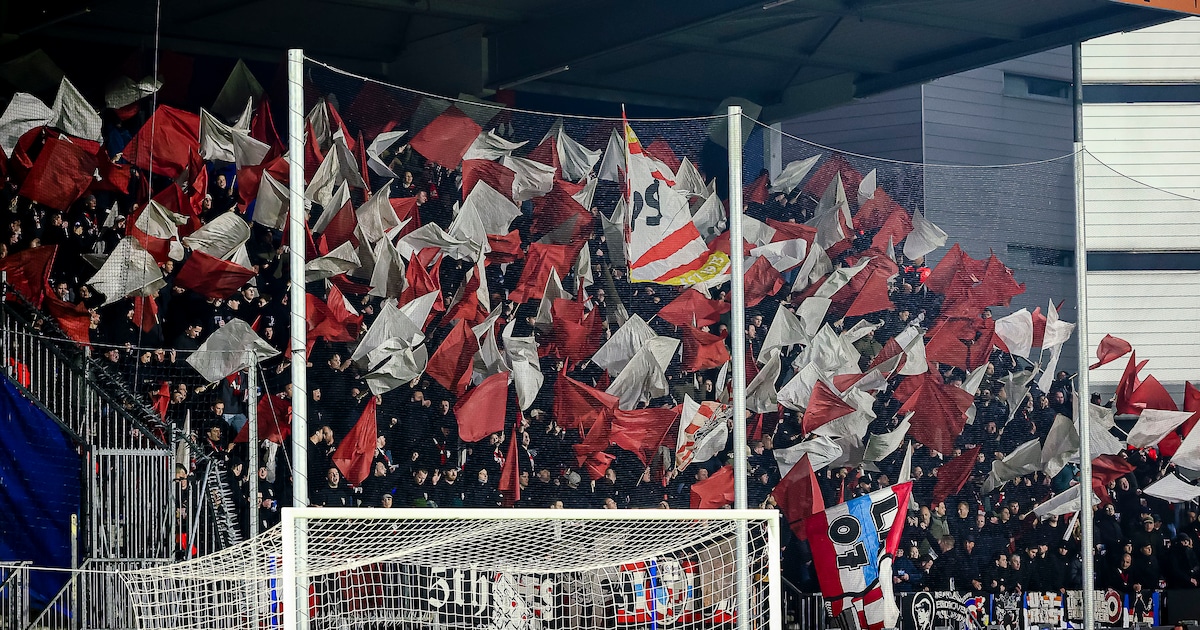 PSV-supporters tonen respect tijdens eerbetoon in Den Bosch: waardering ...