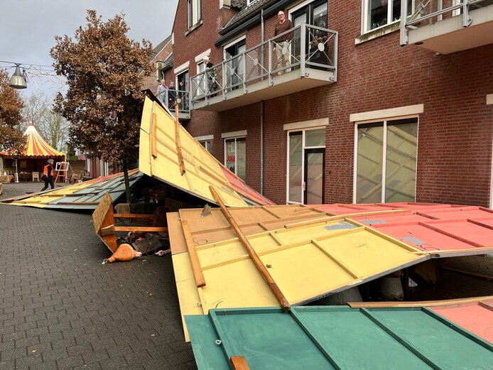 Enorme windvlaag blaast gevels Dickens Straatje omver: ‘Het is een ...