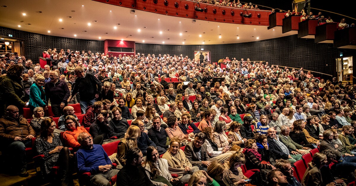 Grappen Theo Maassen in het Parktheater brengen 55.000 euro op voor ...