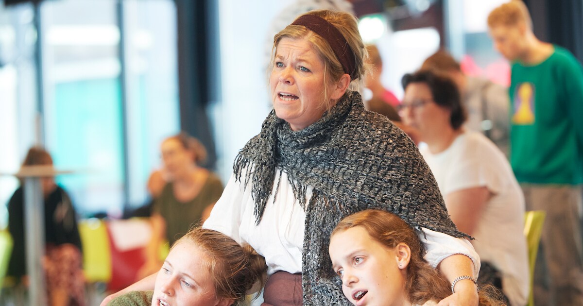 ‘Heerlijk om te doen, zingen in dialect’: Daniëlle van Leest geniet in ...