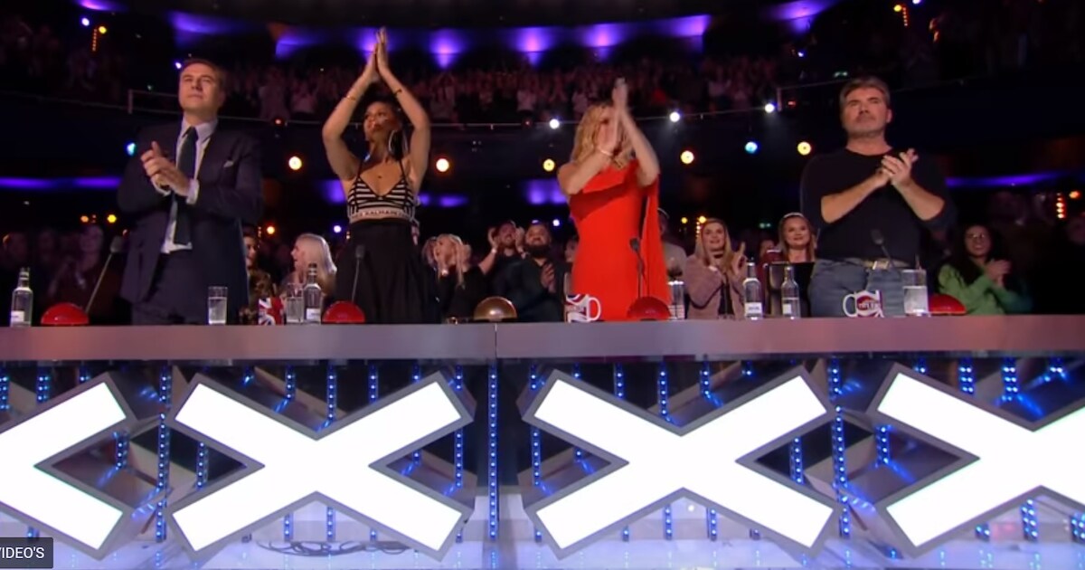 Staande ovatie van Simon Cowell voor Tilburgse Carey, dansgroep door in ...