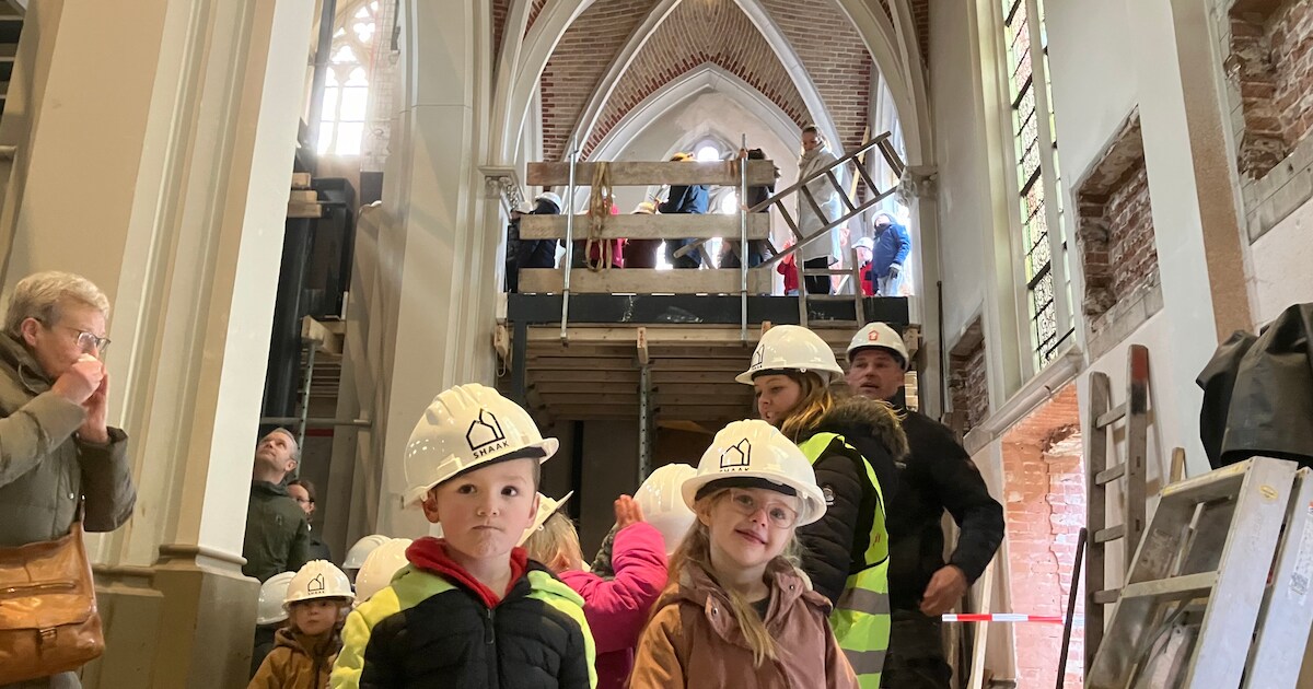 Kinderen voelen en ruiken alvast aan hun toekomstige school in Eerde ...