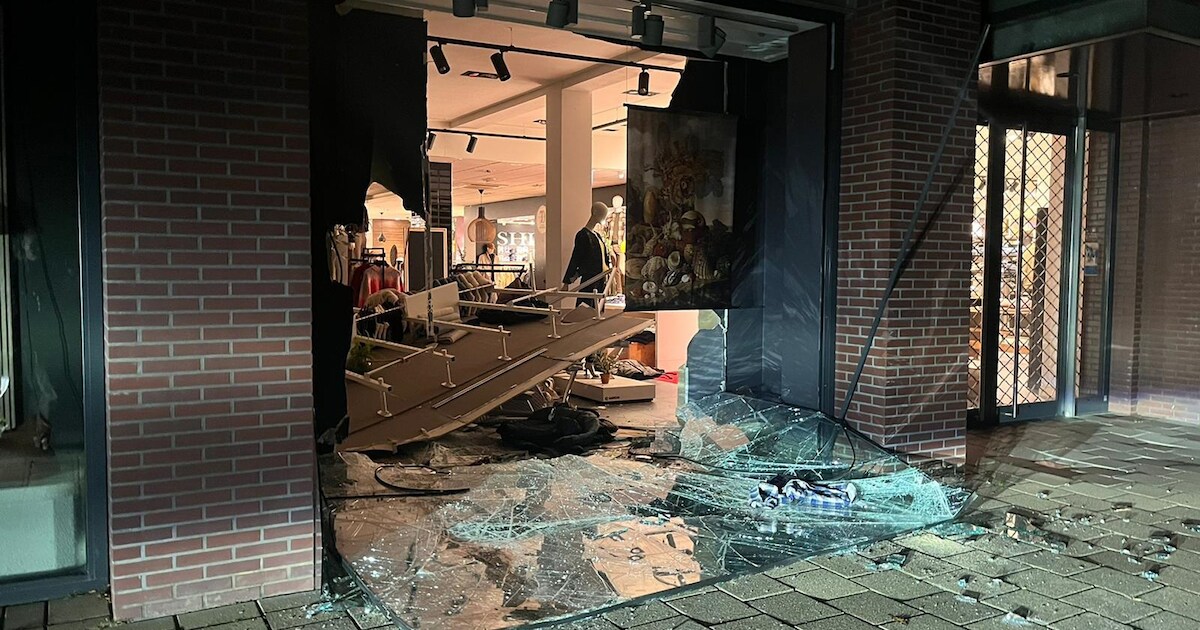 Dure mannenkleding gestolen bij ramkraak in Ravenstein: dieven rijden ...