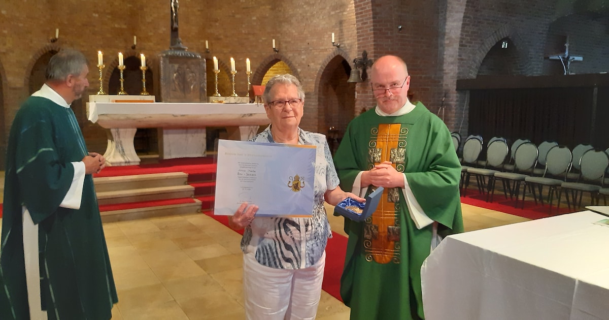 Bisschoppelijke eer voor Volkelse duizendpoot Annie Bos-Jansen: ze doet ...