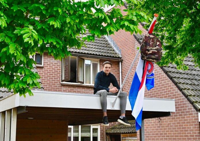 Eindelijk kan de vlag uit, docenten Cambium op de fiets langs ...